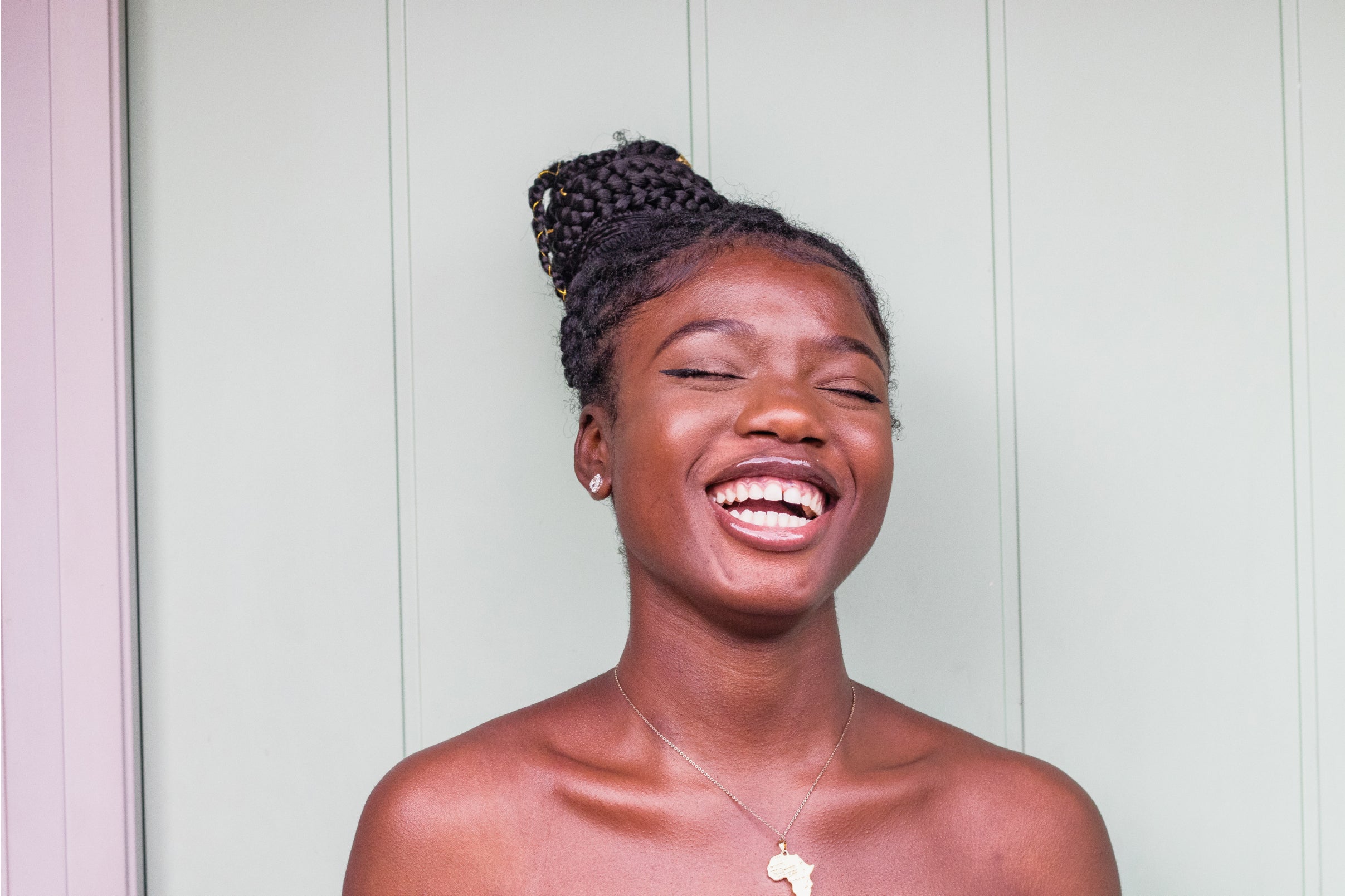 Benefits of Laughing + How to Laugh More Often – DYLN